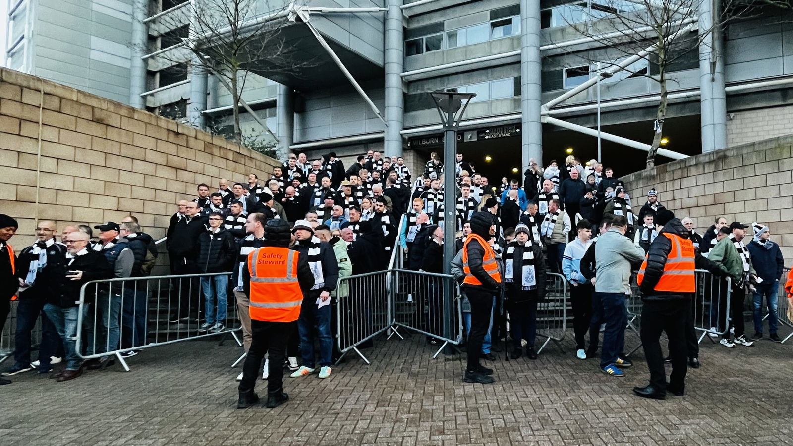 6,000 Newcastle United fans on way to Sunderland - Photos and freebies ...