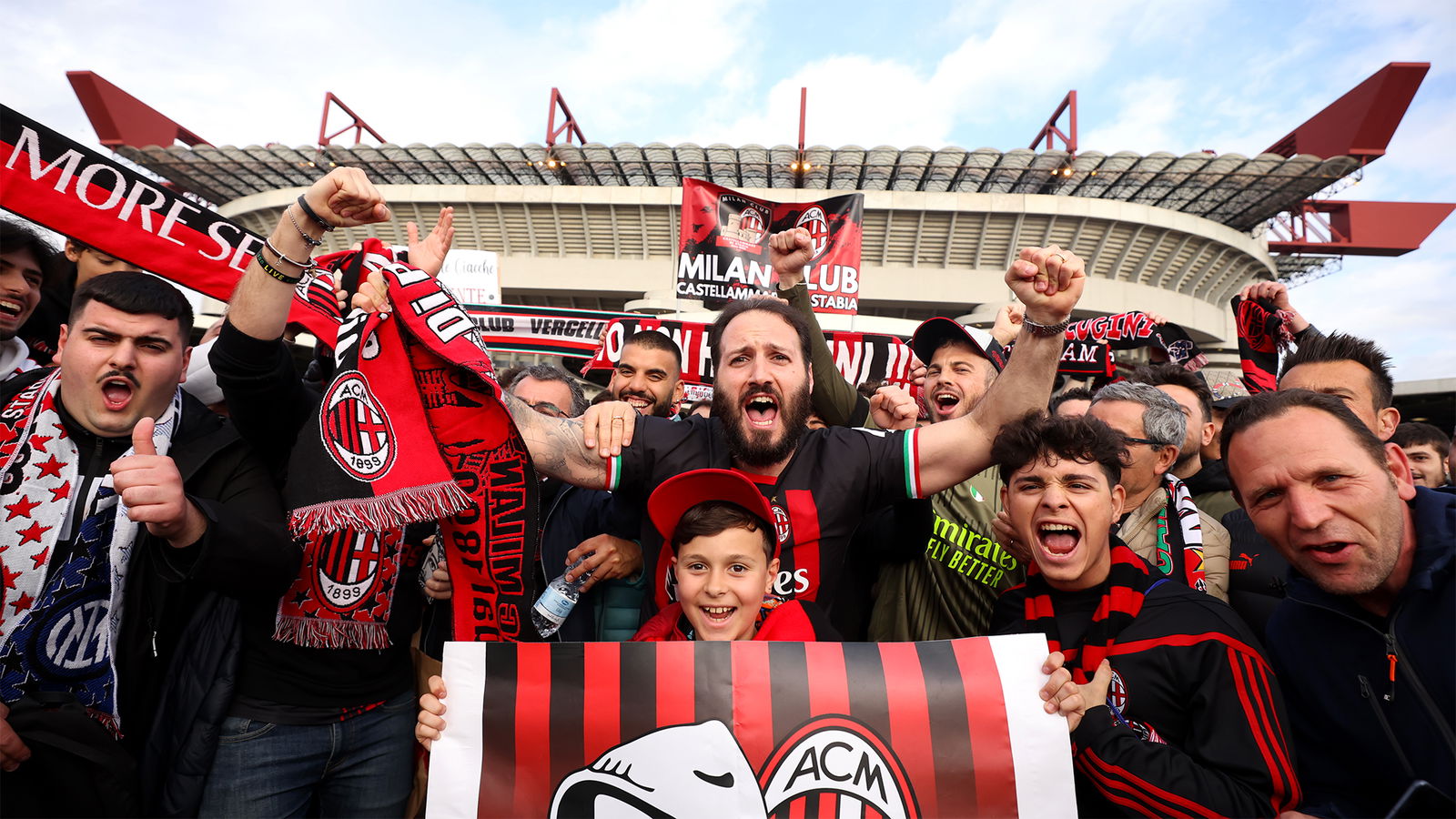AC Milan fans stay at home and watch on TV - Embarrassing turnout at St ...