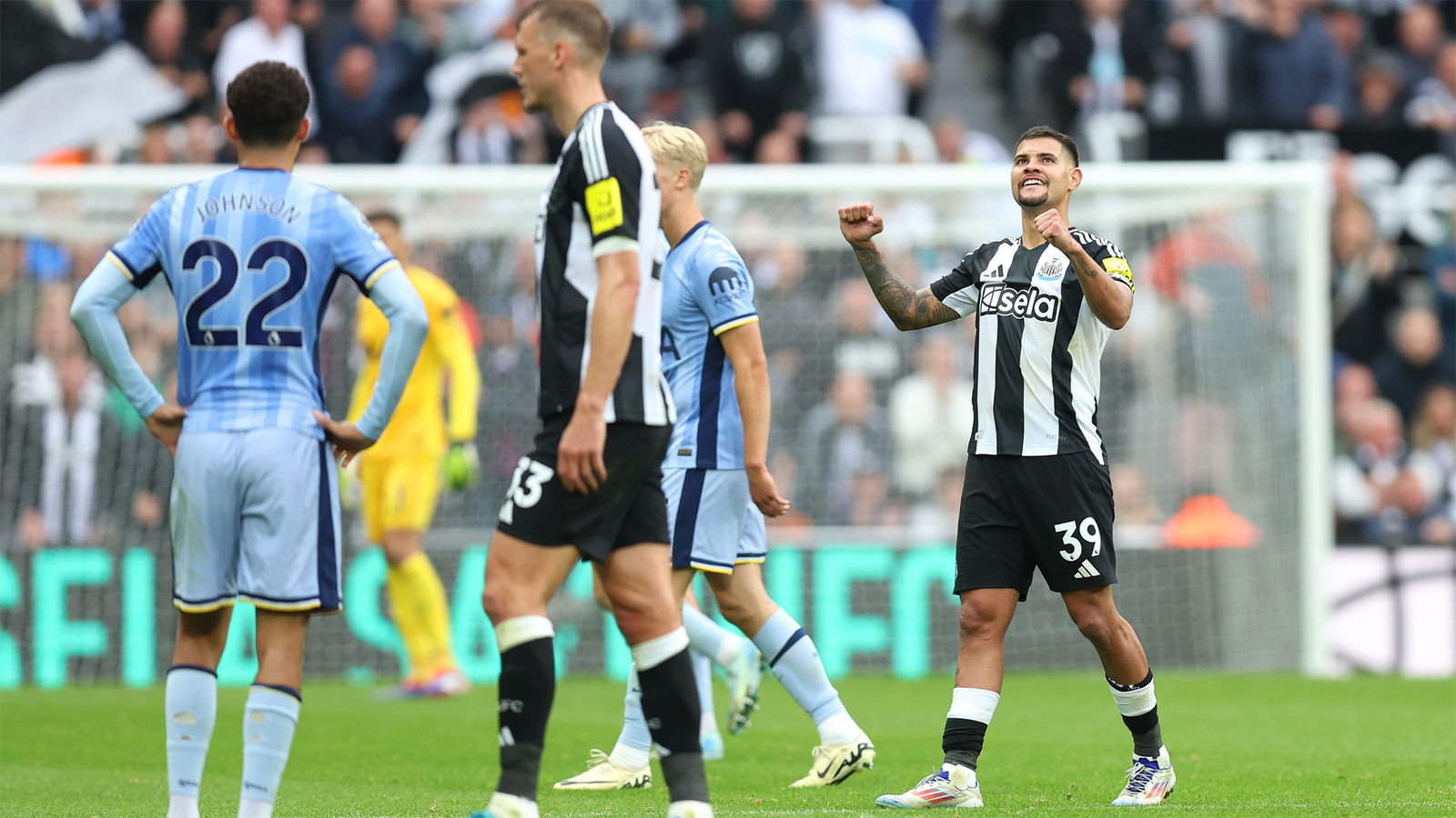 This is the photo which all Newcastle United fans are absolutely loving ...