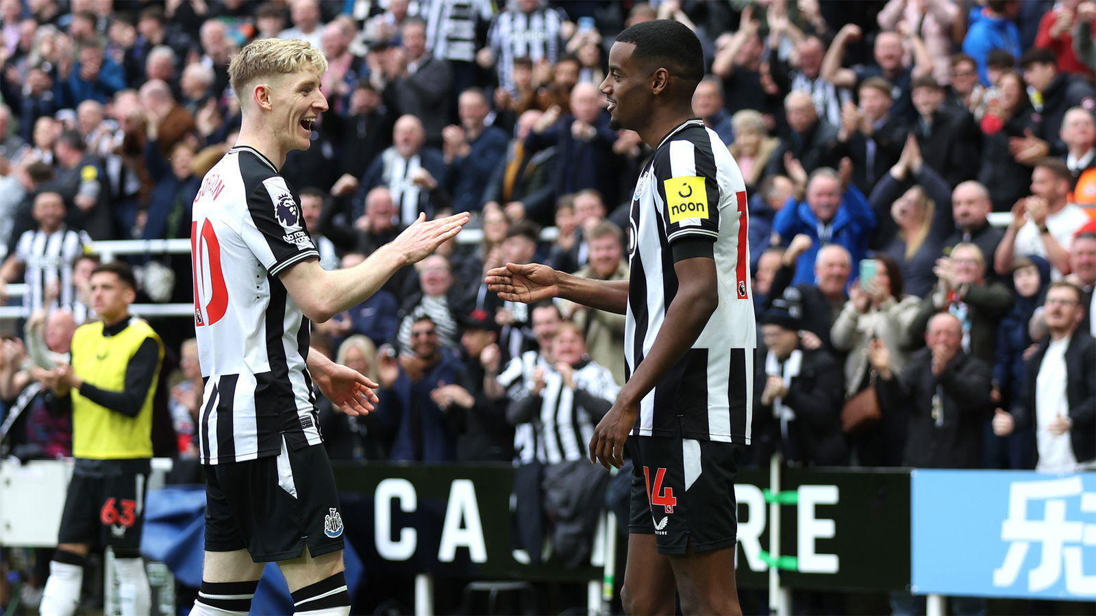 Anthony Gordon picks up PFA community champion award - NUFC The Mag