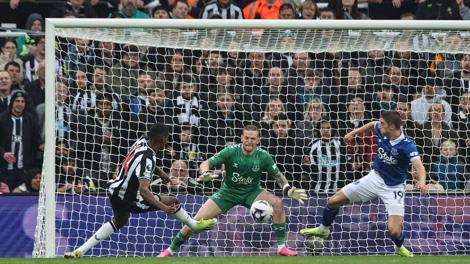 Erling Haaland sees Alexander Isak move ahead on four Premier League ...