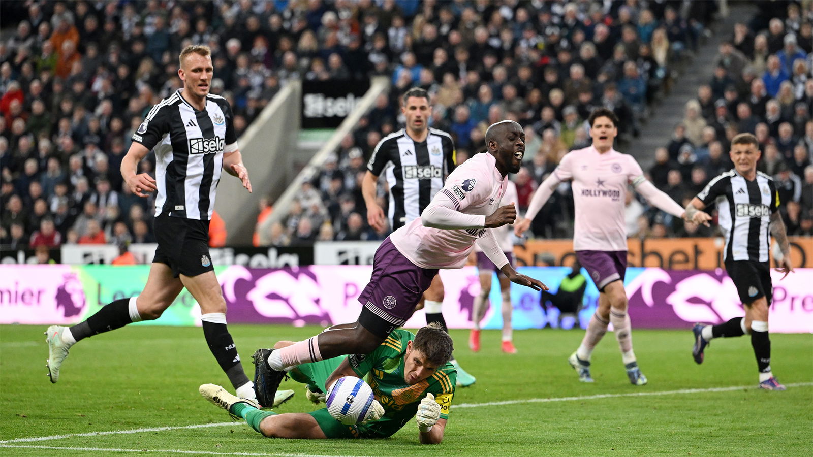 Newcastle United now exploring move to buy Yoane Wissa with Hugo ...