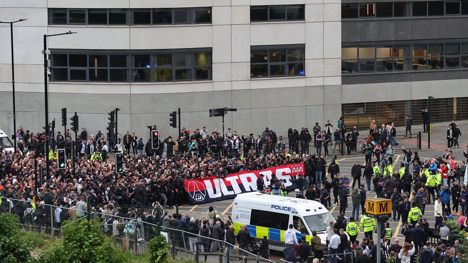 Confirmed Newcastle team v PSG - Tonali, Isak, Bruno, Trippier, Gordon ...