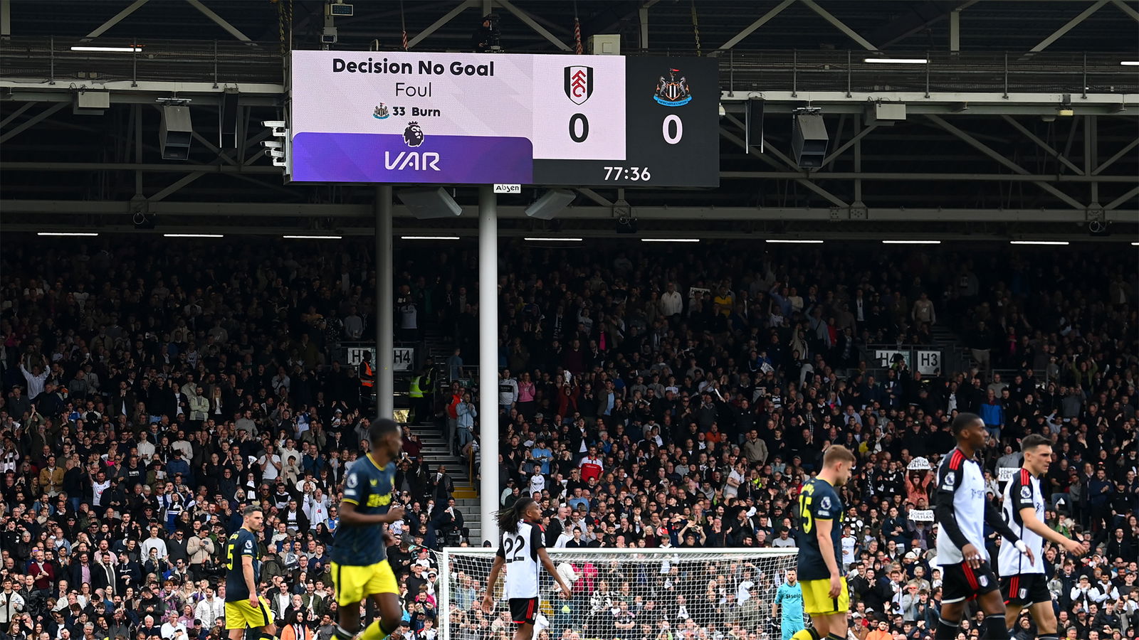 Former top referee rules on this controversial Fulham v Newcastle ...